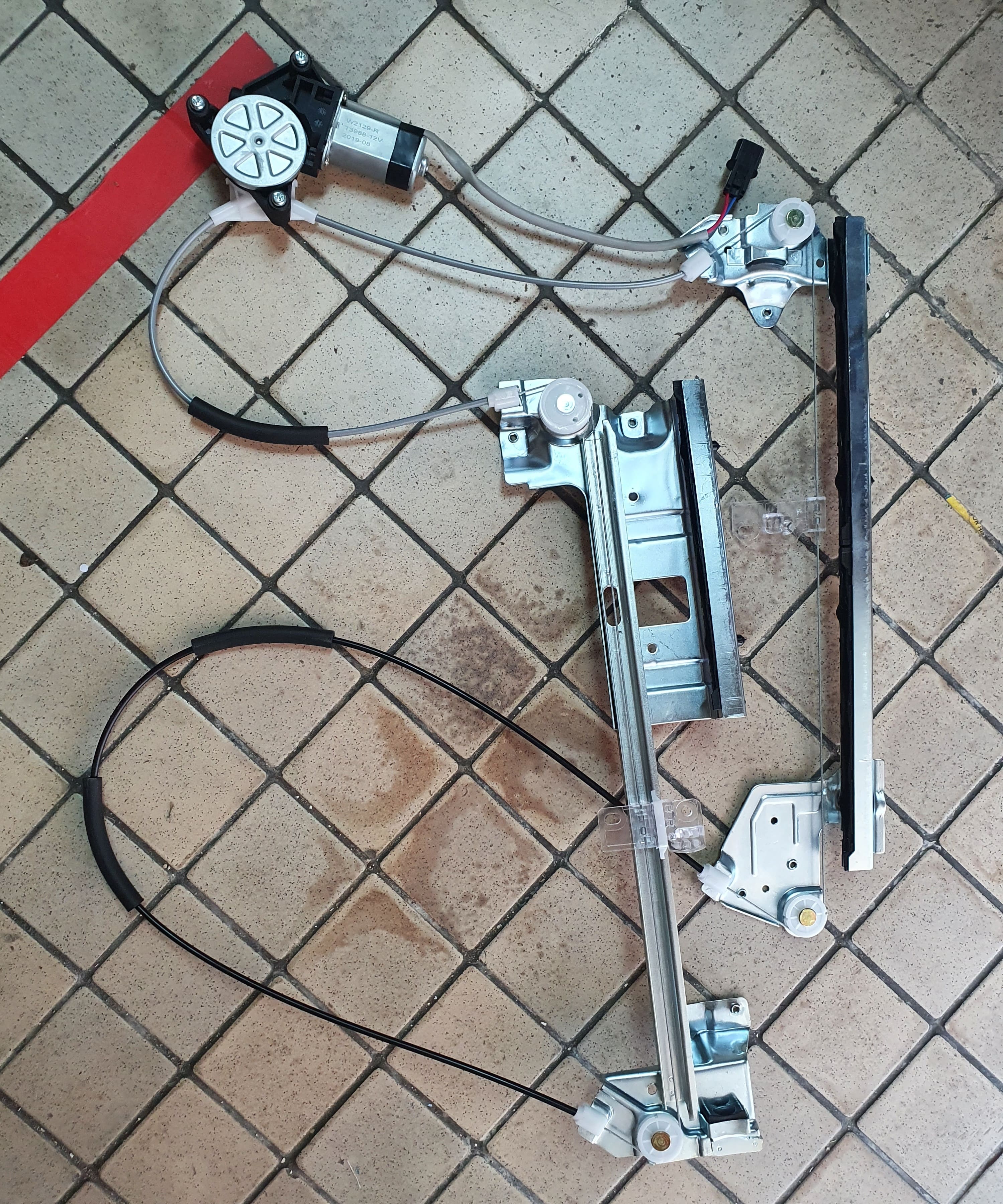 Mitsubishi Canter FE70/80 FB70/FB80 Window Regulator with 12V Motor Set RH